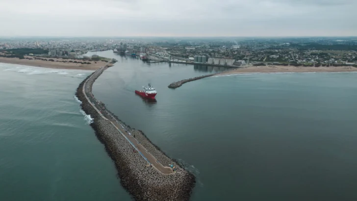 Operación logística estratégica: el Skandi Hera parte de Puerto Quequén ...