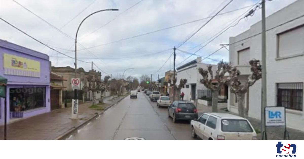 Una motociclista cayó tras esquivar un perro y debió ser asistida por ...